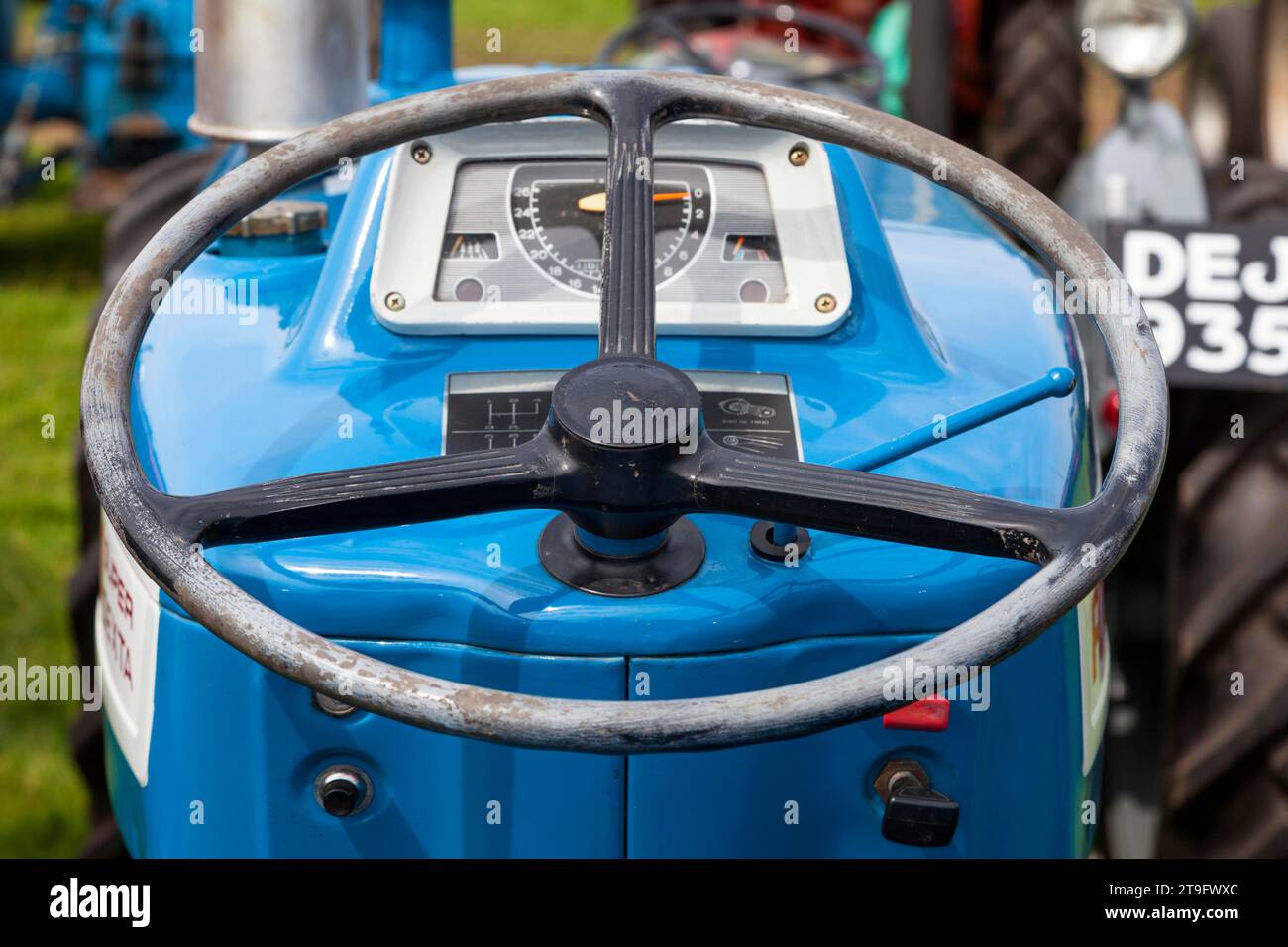 Rad eines traktors -Fotos und -Bildmaterial in hoher Auflösung – Alamy