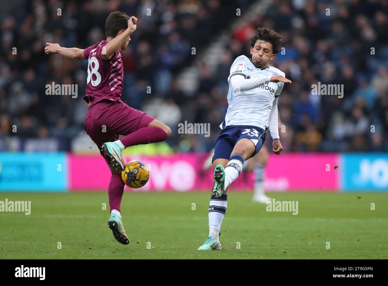Perry ng (links) von Cardiff City und Kian von Preston North End ...