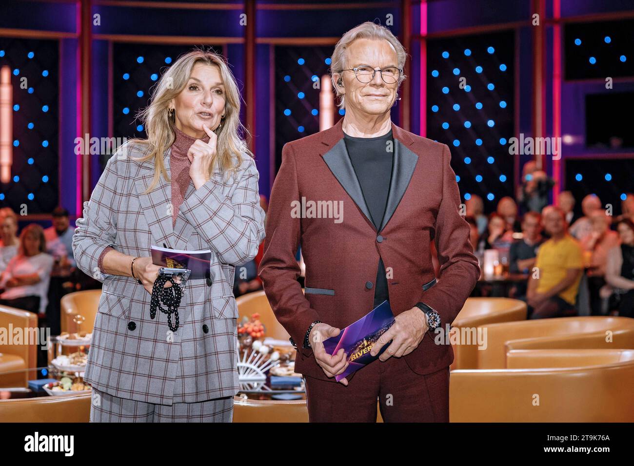 MDR - Flussboot. Moderatorin Kim Fisher und Moderator Wolfgang Lippert ...