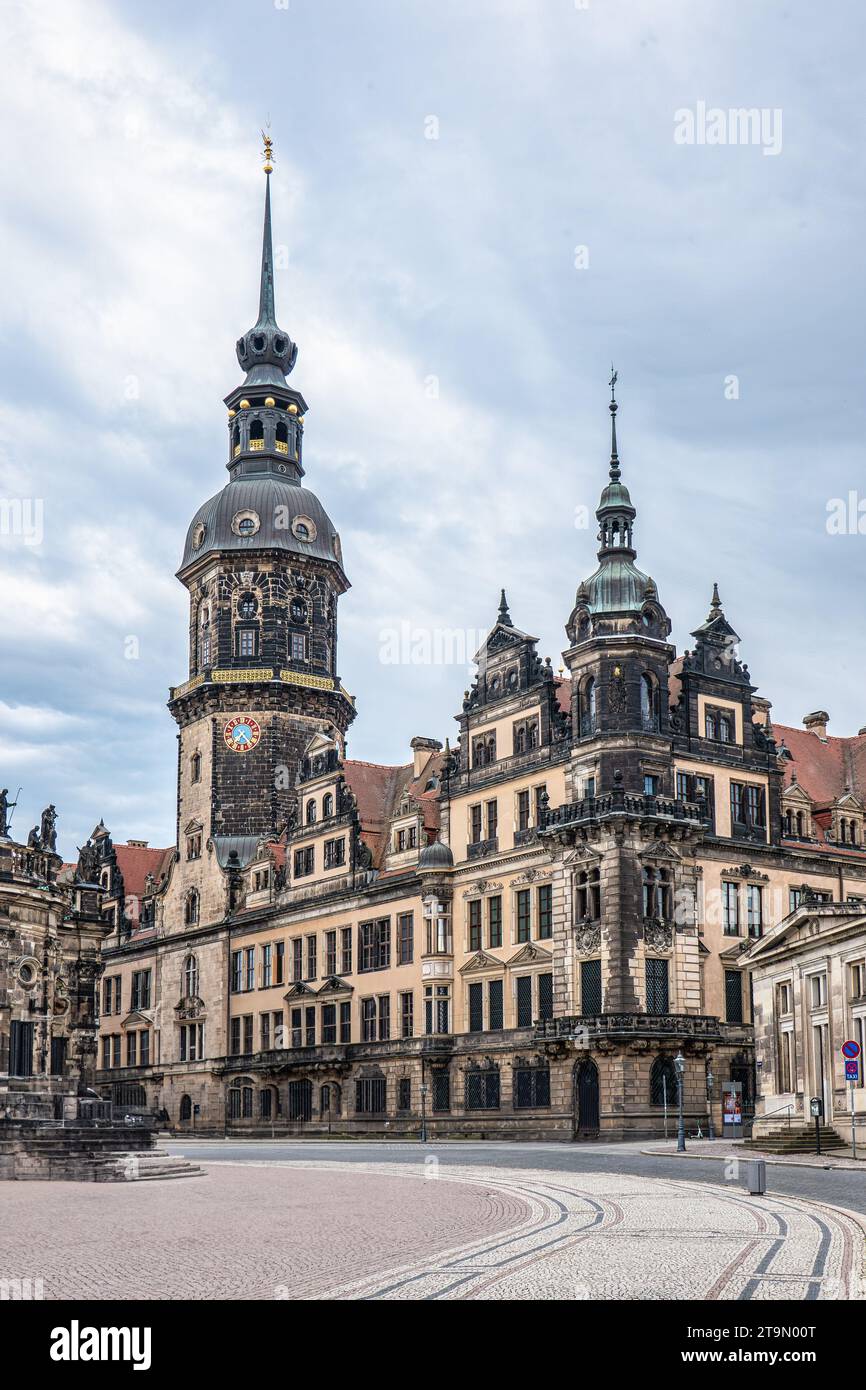 Schloss Dresden mit grünem Gewölbe im historischen Zentrum von Dresden ...