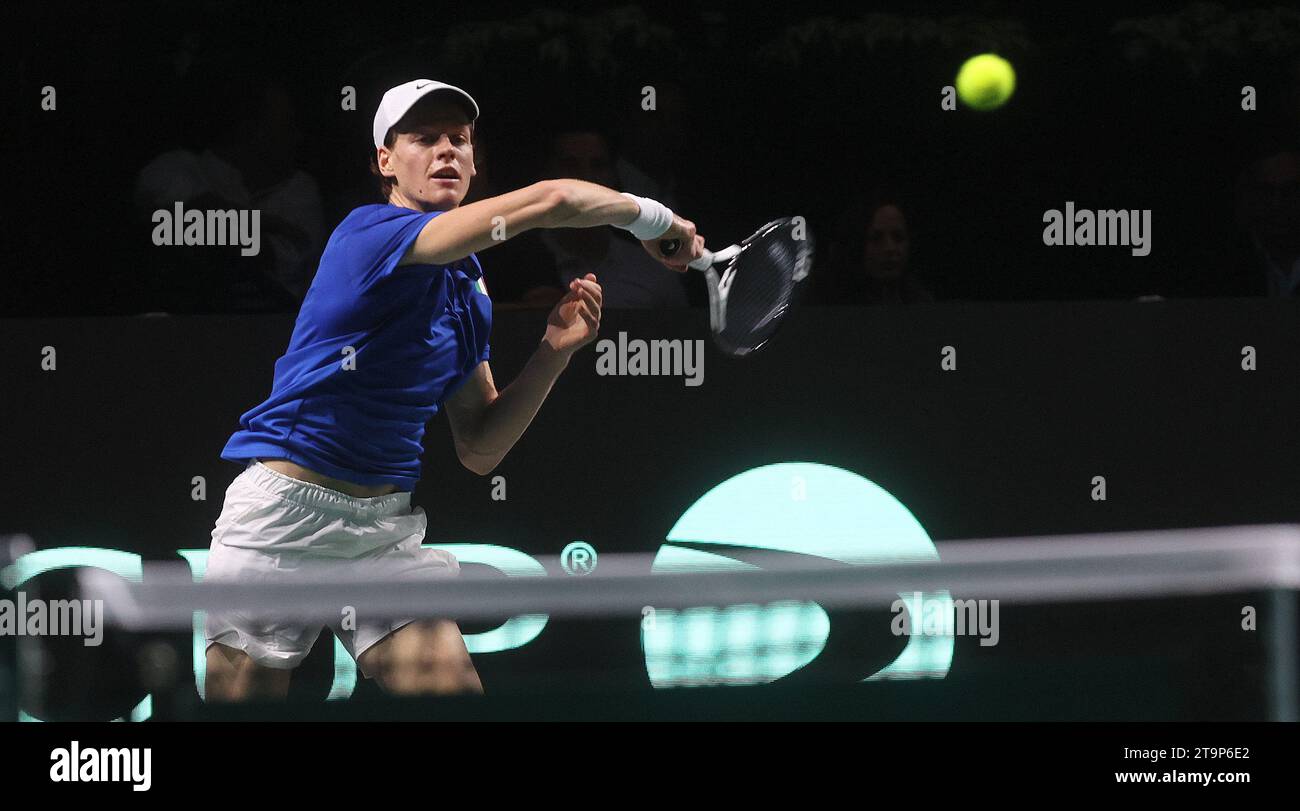 November 2023: 26. November 2023 (Malaga) Jannik Sinner ruft „forza“ Italien und hebt den ...