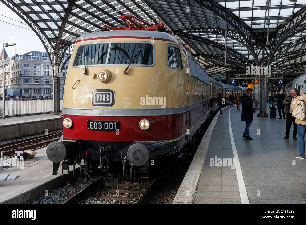 Bahnhof bahnverkehr -Fotos und -Bildmaterial in hoher Auflösung – Alamy