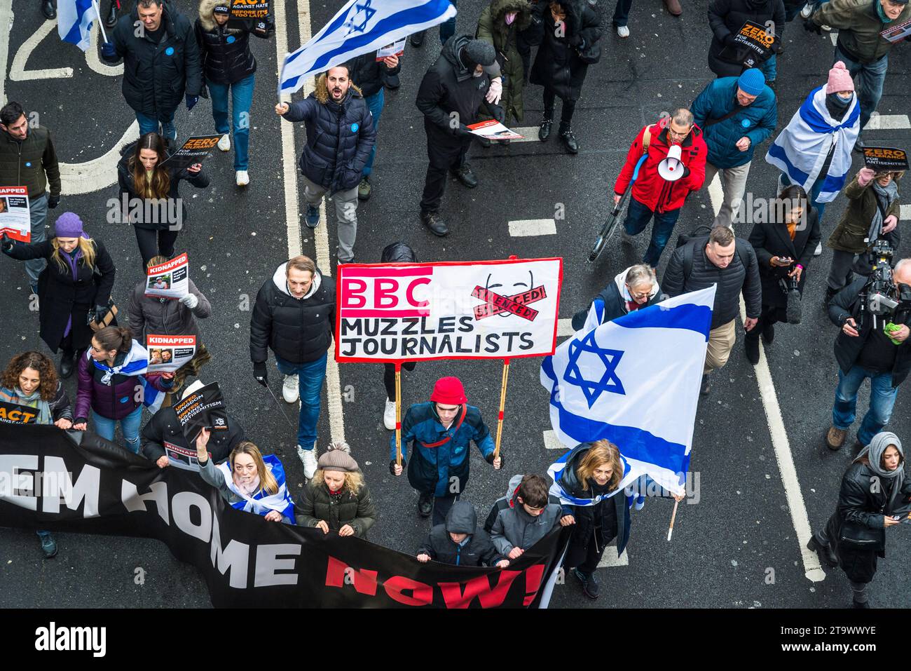 BBC mundelt Journalisten Plakat, marschiert gegen Antisemitismus ... BBC mundelt Journalisten Plakat, marschiert gegen Antisemitismus ...
