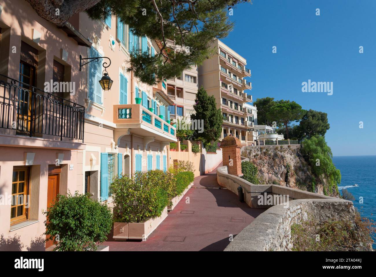 Principauté de Monaco, vue sur le Port depuis la Place du palais, Le ...