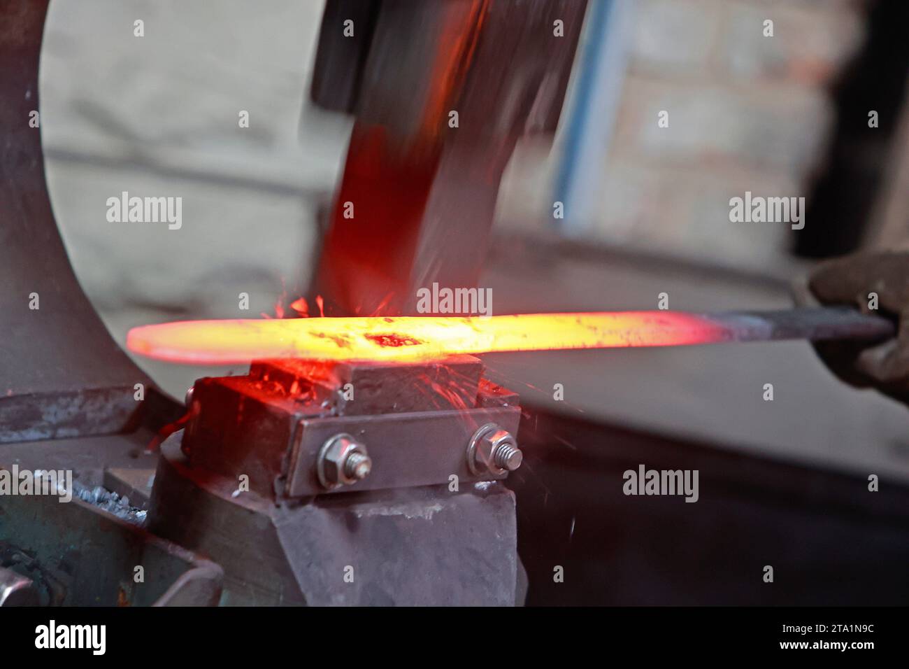 28. November 2023, Sachsen-Anhalt, Wernigerode: Michele, ein Lehrling ...