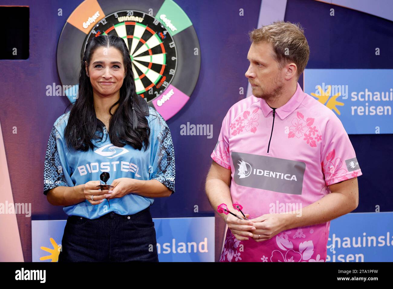 Moderatorin Amira Pocher/Österreichische Mächte und Moderator Oliver ...