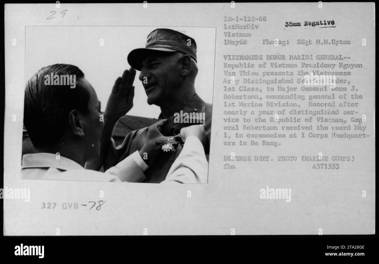 Vietnamesische ehrenmedaille 1 klasse -Fotos und -Bildmaterial in hoher ...