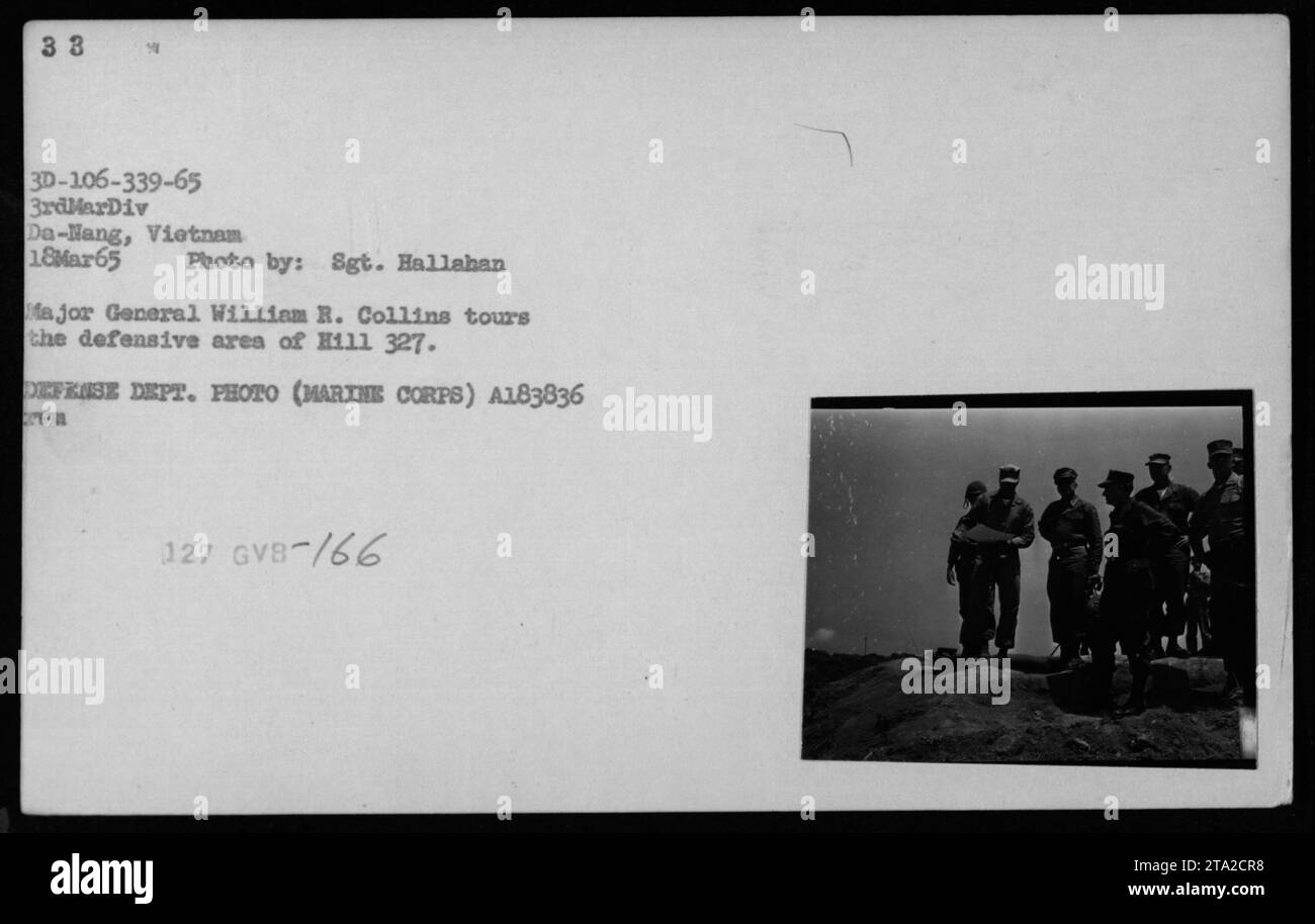 Major General William R. Collins tourte am 18. März 1965 durch das ...