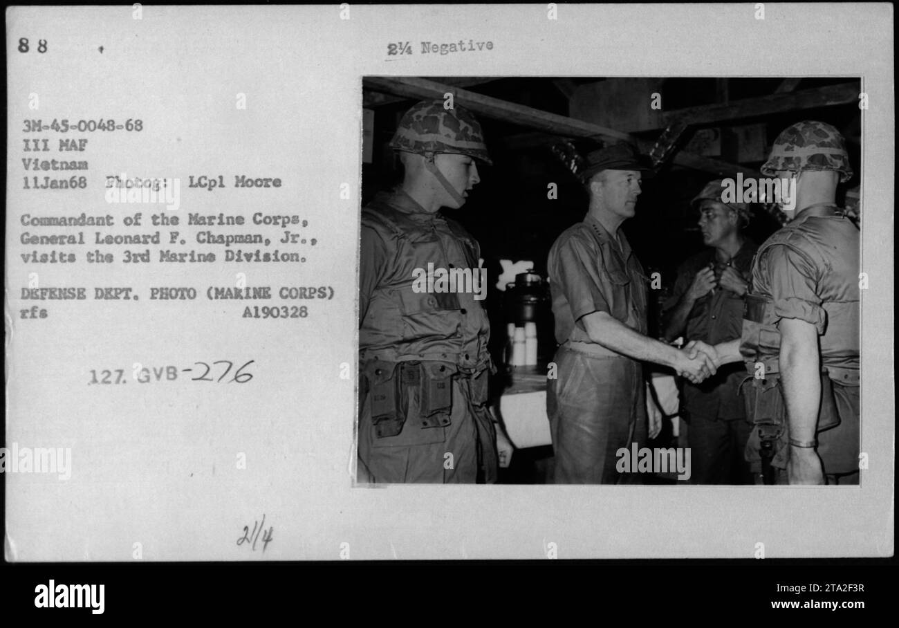 General Leonard F. Chapman, Jr., Kommandant des Marine Corps, besucht ...