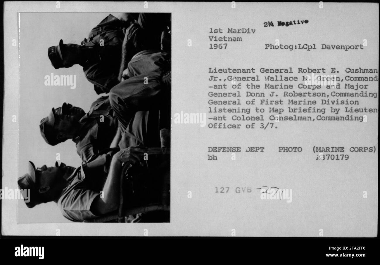 Generalleutnant Robert E. Cushman Jr., General Wallace M. Green und ...