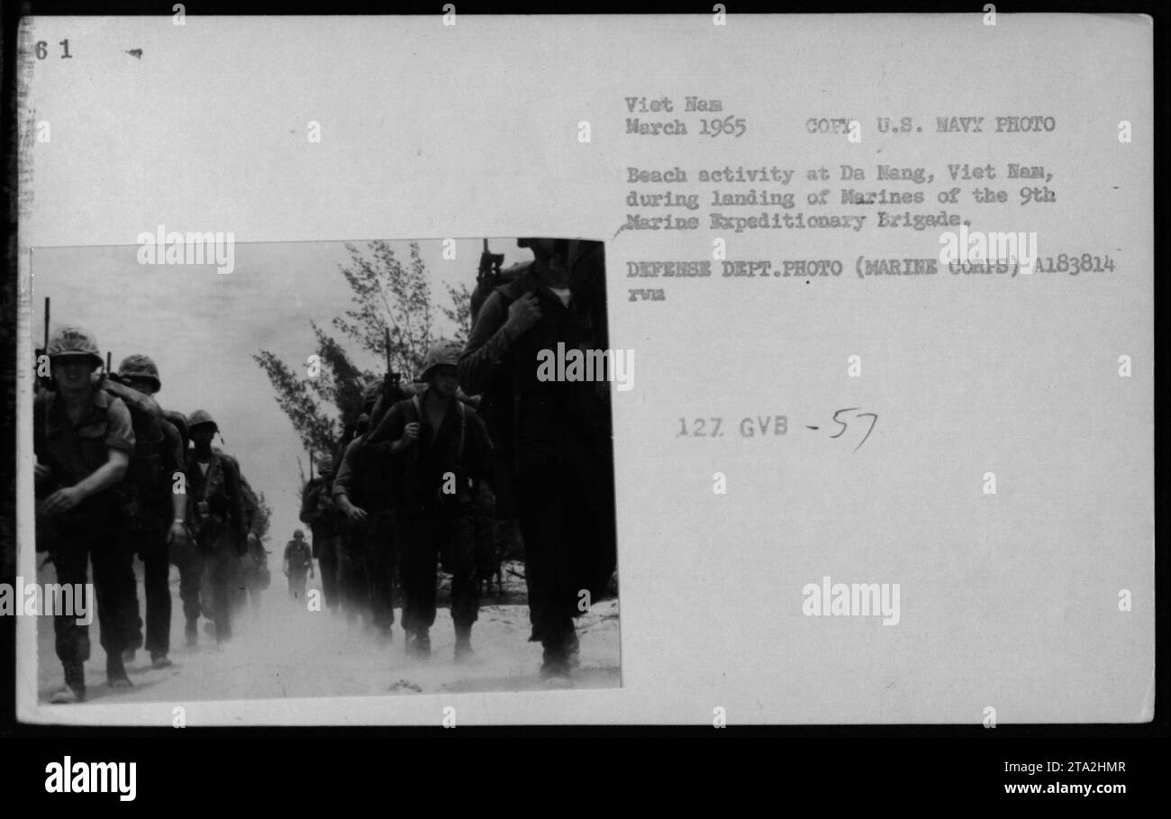 Marines der 9. Marine Expeditionary Brigade landeten am Strand von da ...