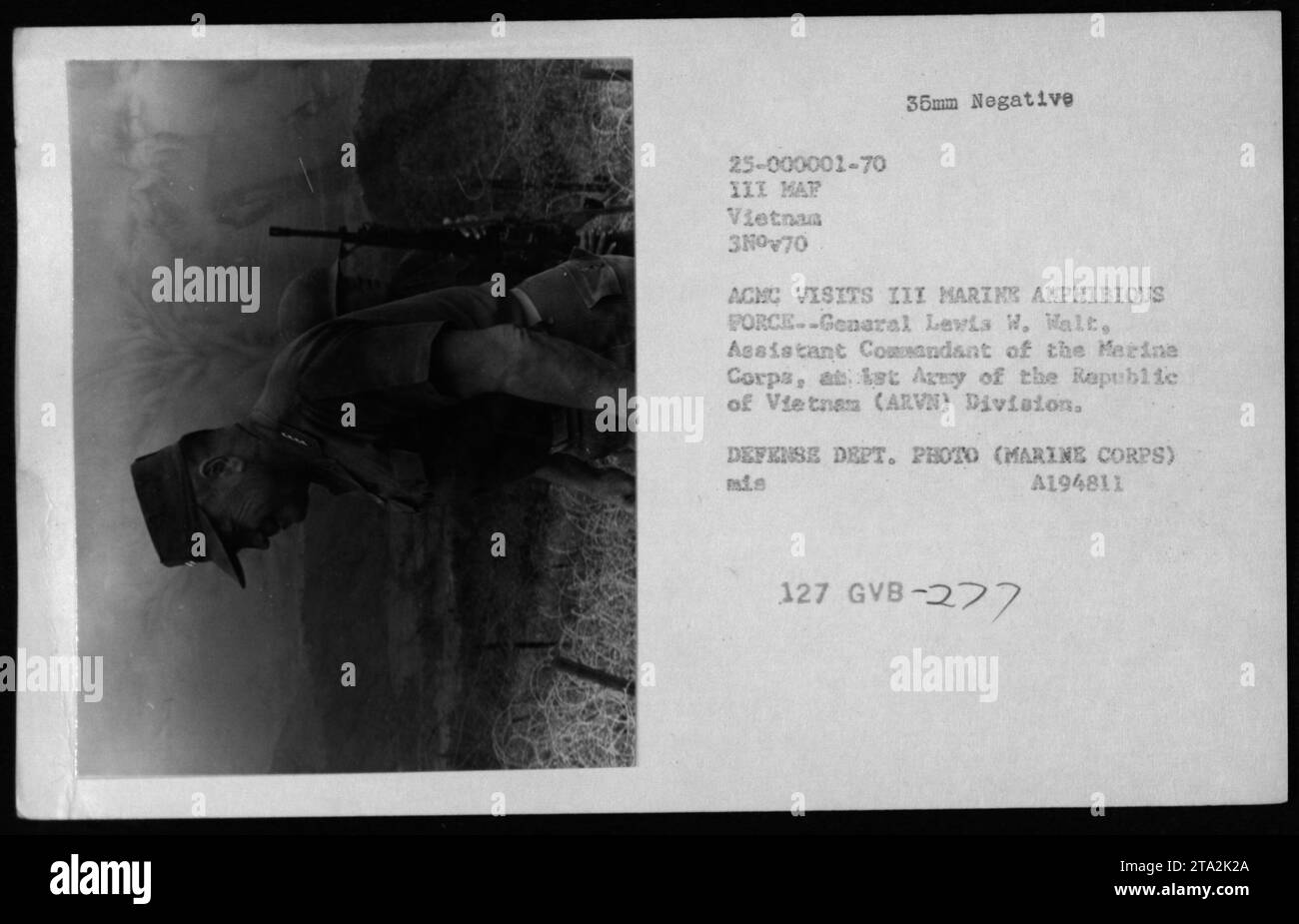 Generalleutnant Lewis W Walt, stellvertretender Kommandant des Marine ...