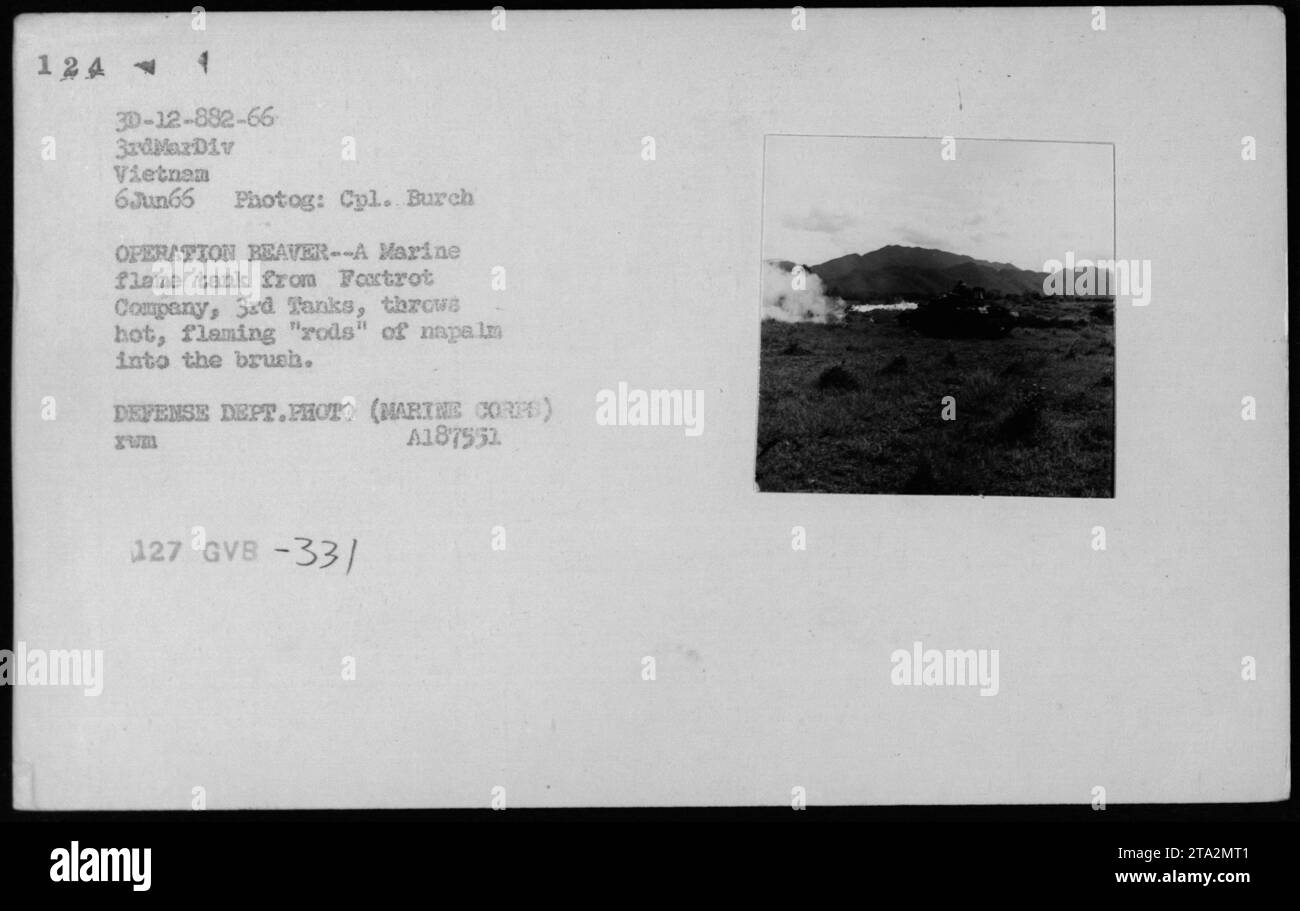 Ein Flammentank der Fortrot Company, 3rd Tanks, wird gezeigt, wie er ...