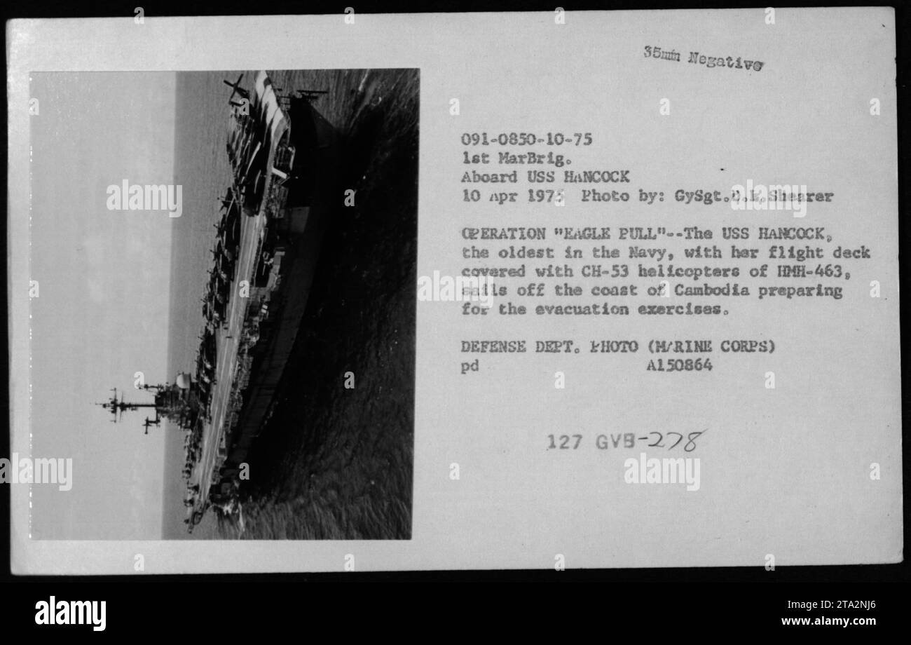 USS Hancock während der Operation Eagle Pull, 10. April 1975. Das Foto ...