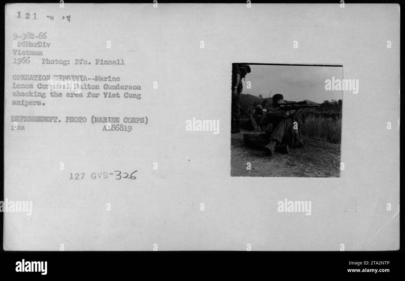 Marine Lance Corporal Dalton Gunderson führt Scharfschützenaufklärung ...