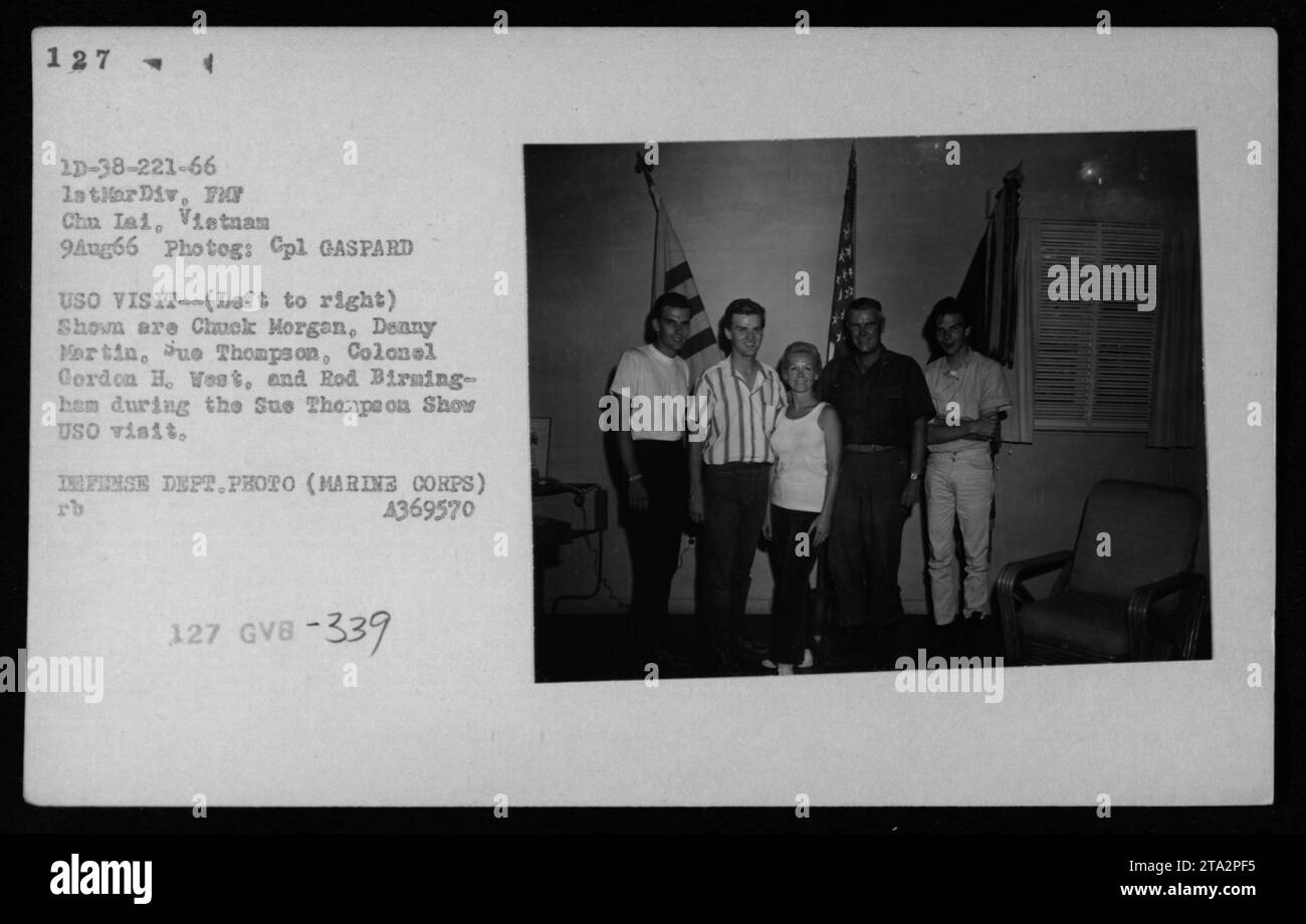 USO-Besuch in Chu Lai, Vietnam, am 9. August 1966, mit Chuck Morgan ...