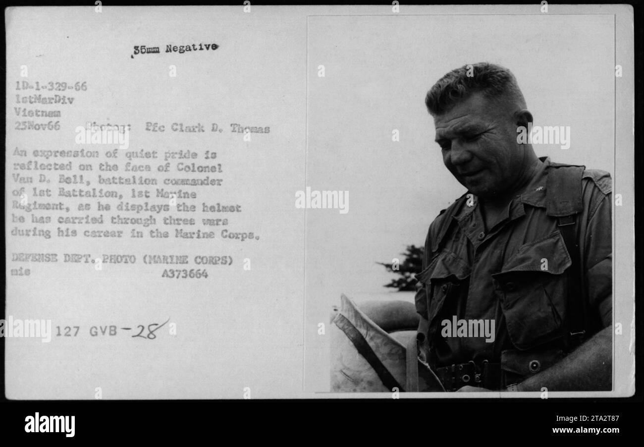 Colonel Van D. Bell, Bataillonkommandeur des 1. Bataillons, 1. Marine ...