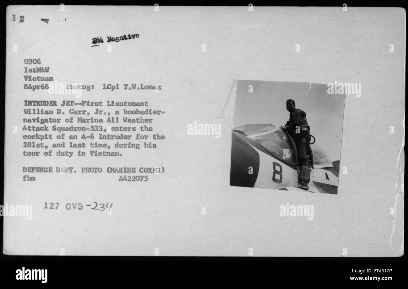 First Lieutenant William D. Carr Jr., ein Bombenflieger der Marine All ...