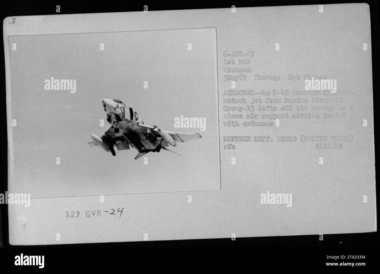 4 armigen Schwarzweiß-Stockfotos und -bilder - Alamy