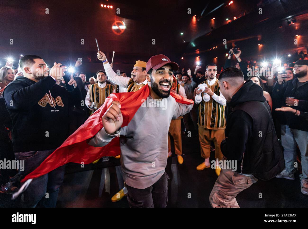 AMSTERDAM - das Publikum tanzt mit einer Band während der Begleitaktion in AFAS Live for ...