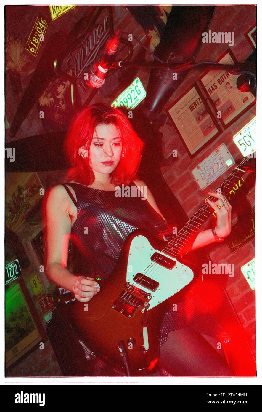 Miki Berenyi von der britischen Band Lush spielte am 15. Januar 1996 ...