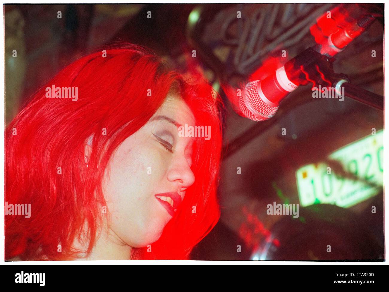 Miki Berenyi von der britischen Band Lush spielte am 15. Januar 1996 ...