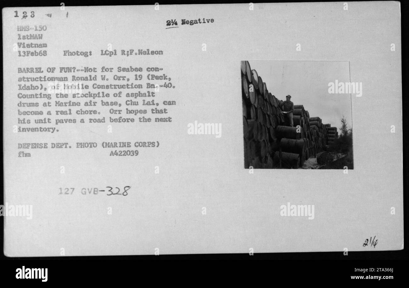 Der Baumeister Ronald W. Orr von Mobile Construction bn.-40 zählt am 13 ...