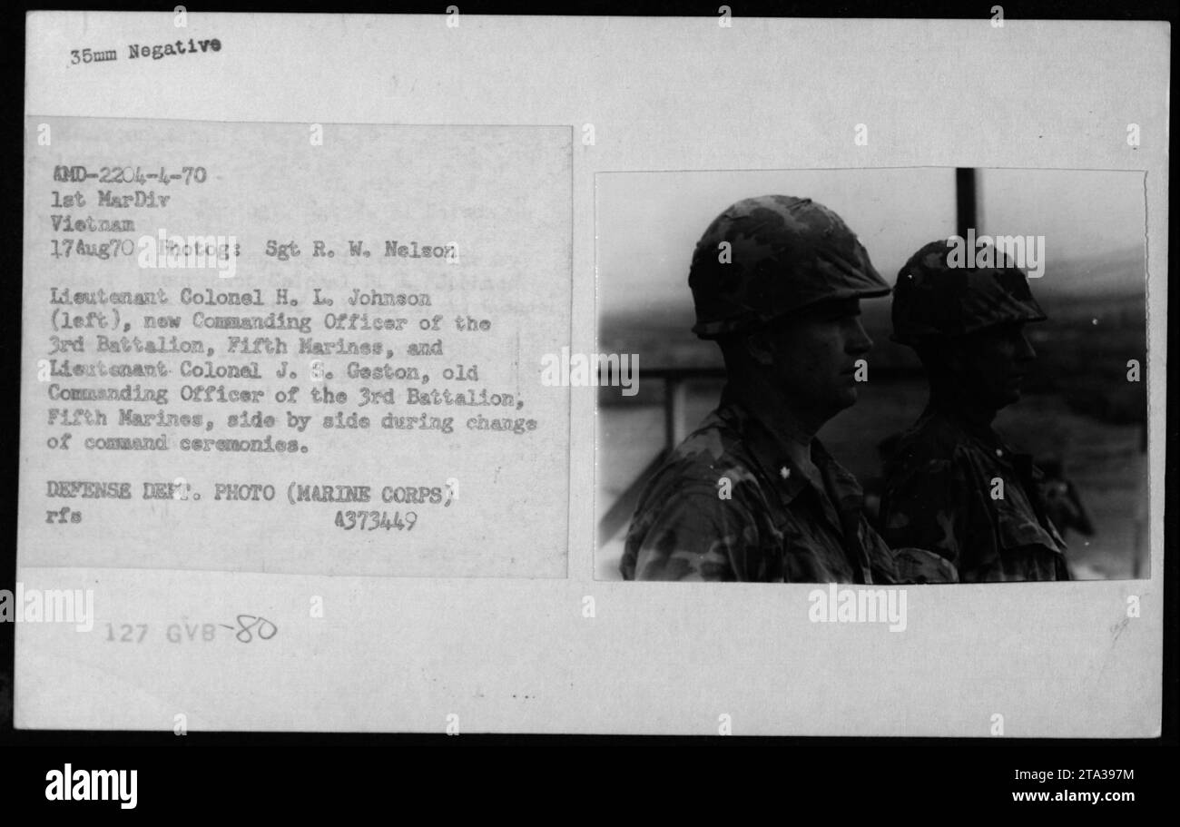 Oberstleutnant H. L. Johnson (links) übernimmt die Funktion des neuen ...