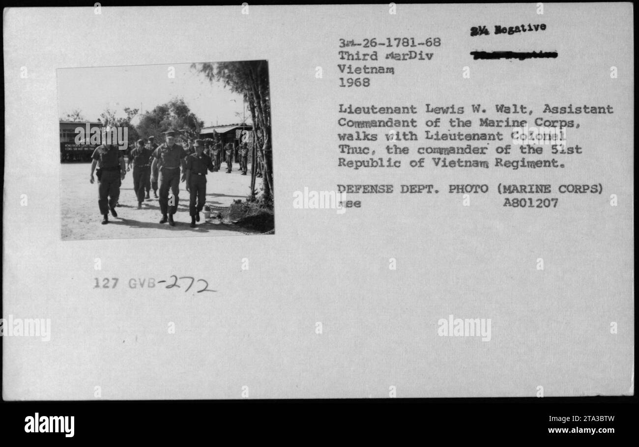 Leutnant Lewis W. Walt, stellvertretender Kommandant des Marine Corps ...