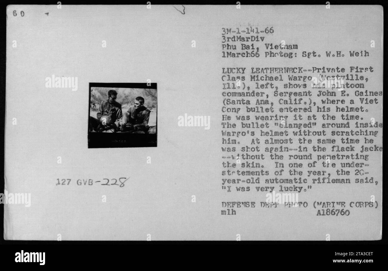 Der private First Class Michael Wargo aus Westville, Illinois, zeigt ...