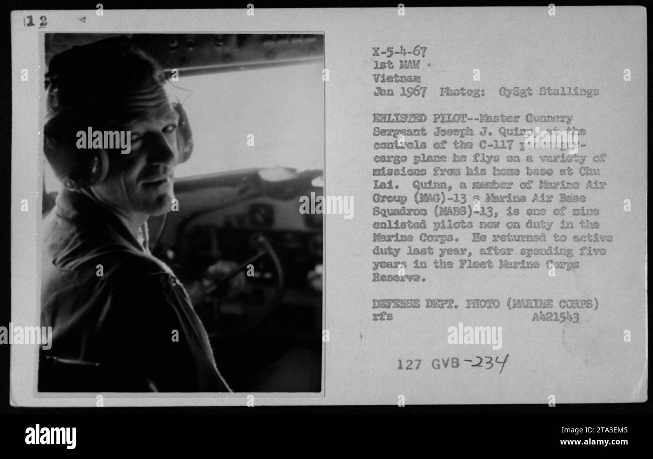 Ein Foto vom Januar 1967 zeigt Master Gunnery Sergeant Joseph J. Quinn ...