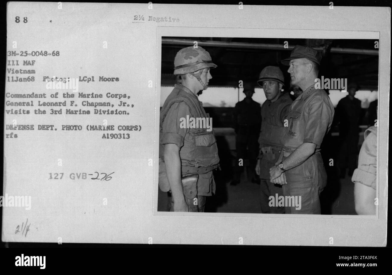 General Leonard F. Chapman, Jr., Kommandant des Marine Corps, besucht ...