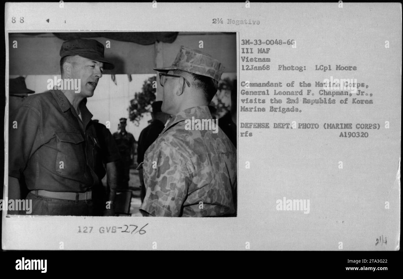 General Leonard F. Chapman, Jr., Kommandant des Marine Corps, kann die ...