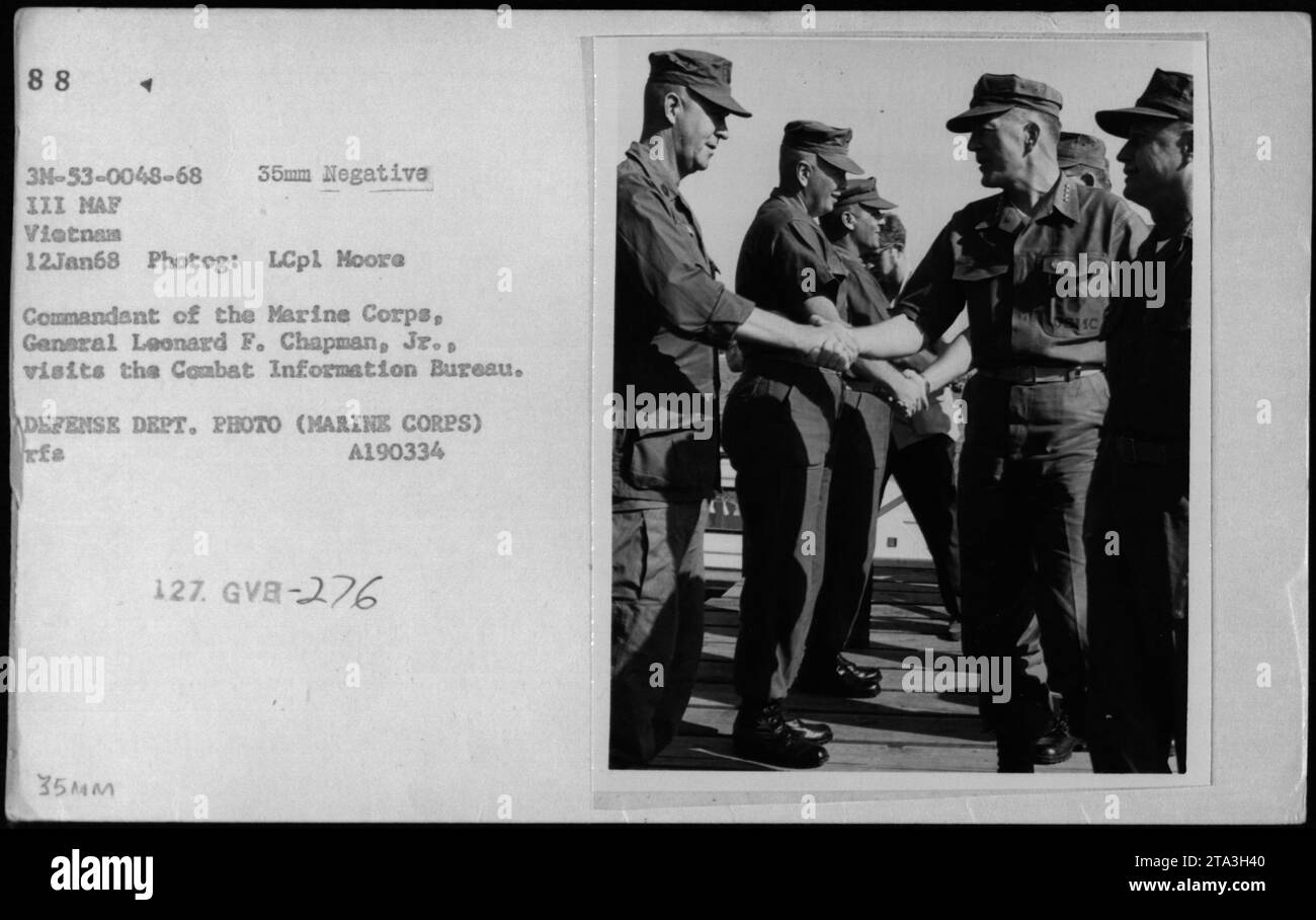 Offizier besucht vietnam -Fotos und -Bildmaterial in hoher Auflösung ...