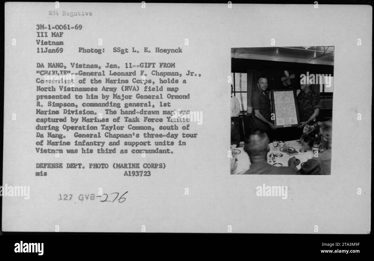 General Leonard F. Chapman, Jr., Kommandant des Marine Corps, ist mit ...