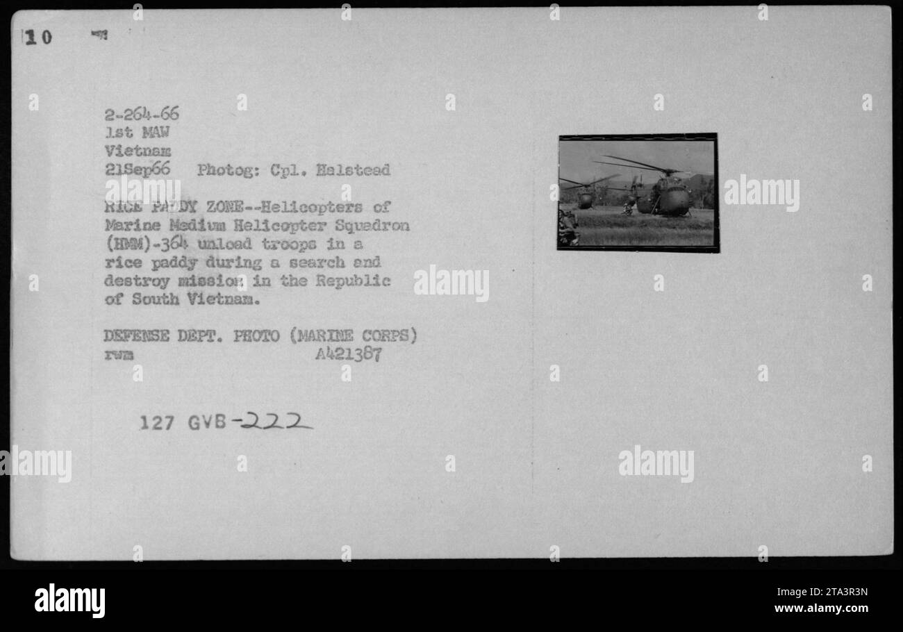 Marine Medium Helicopter Squadron (HMM-36) entlädt Truppen auf einem ...