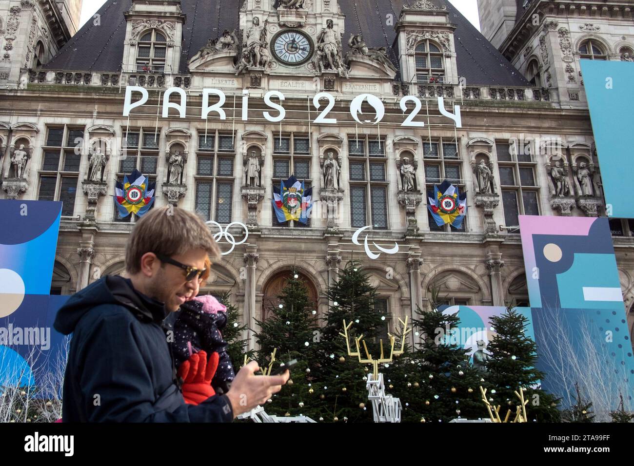 Bruno Levesque/IP3 Paris, Frankreich. , . Illustration la favßade de l Hotel de ville habillv ...