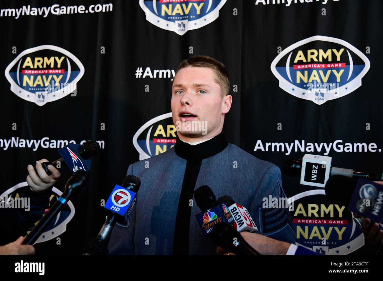 29. November 2023; der Linebacker Leo Lowin der Army Black Knights ...