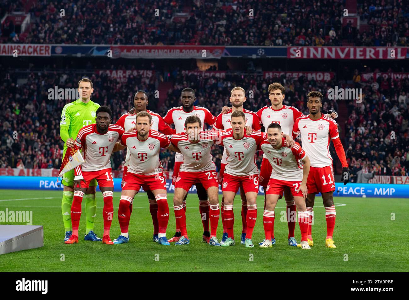 Startelf FC Bayern Manuel neuer (FC Bayern München, #01), Mathys Tel ...