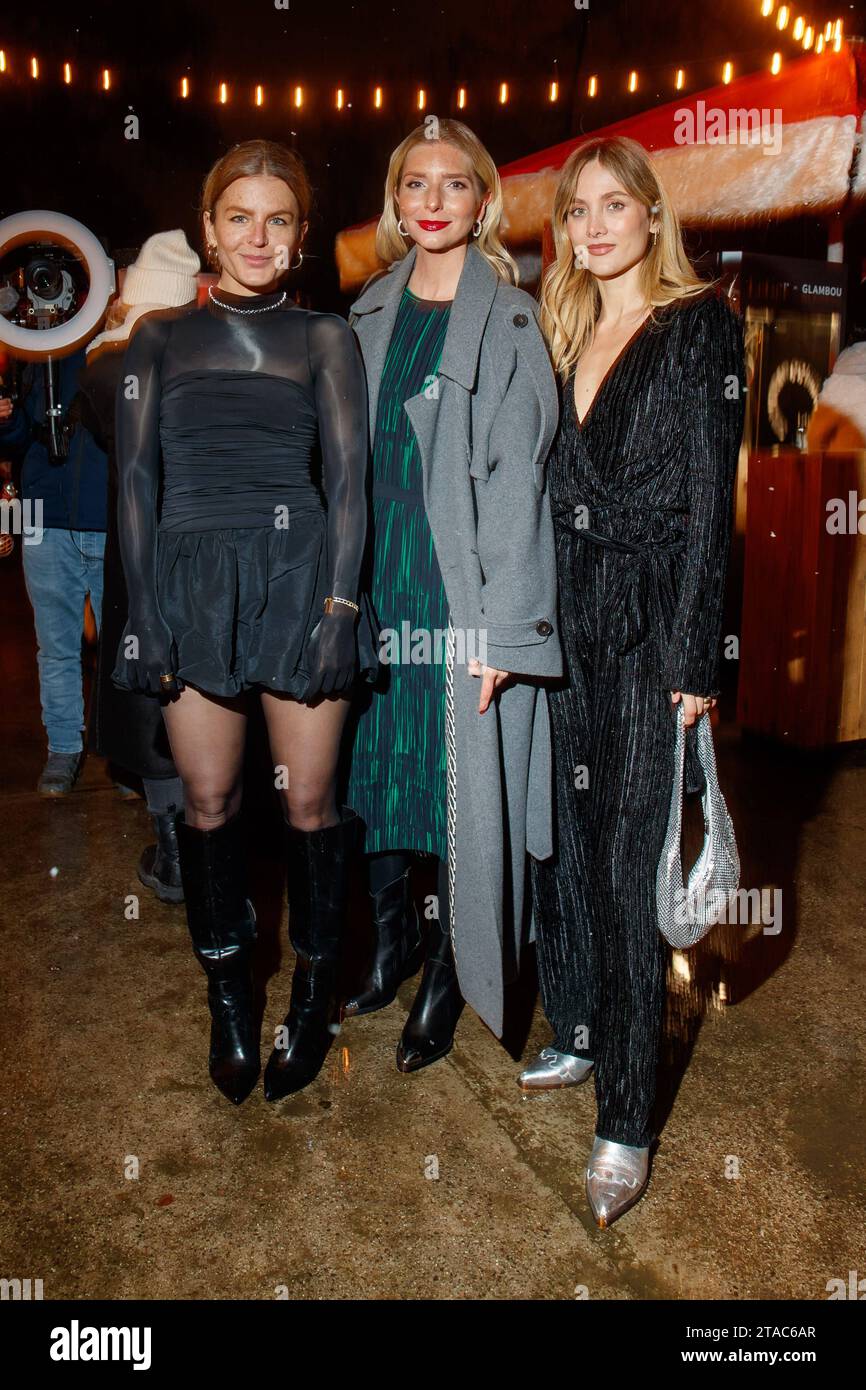 Leger - Holly Jolly Christmas Party Carmen Kroll, Lea-Sophie Cramer und ...