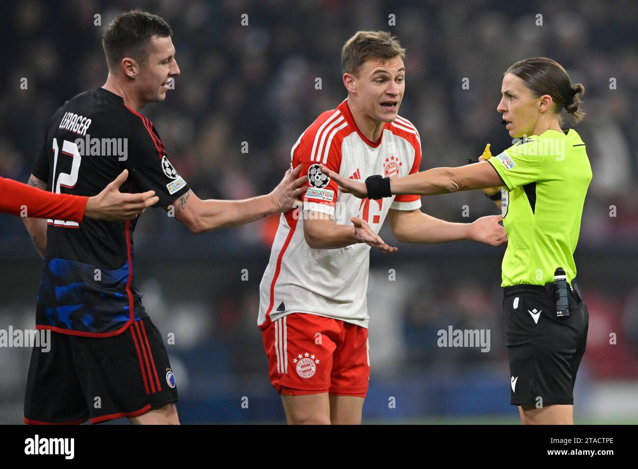 München, Deutschland. November 2023. Joshua Kimmich FC Bayern München FCB (06) im gespraech ...