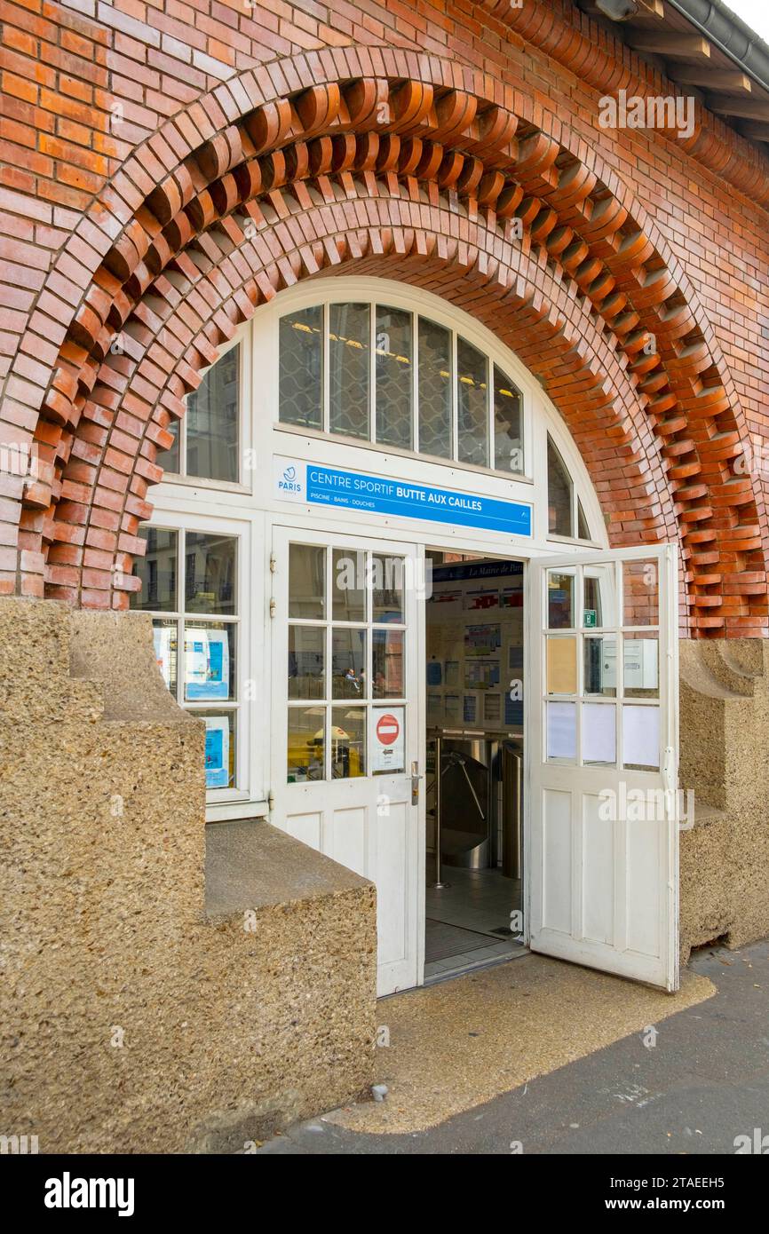 Butte aux cailles piscine -Fotos und -Bildmaterial in hoher Auflösung ...