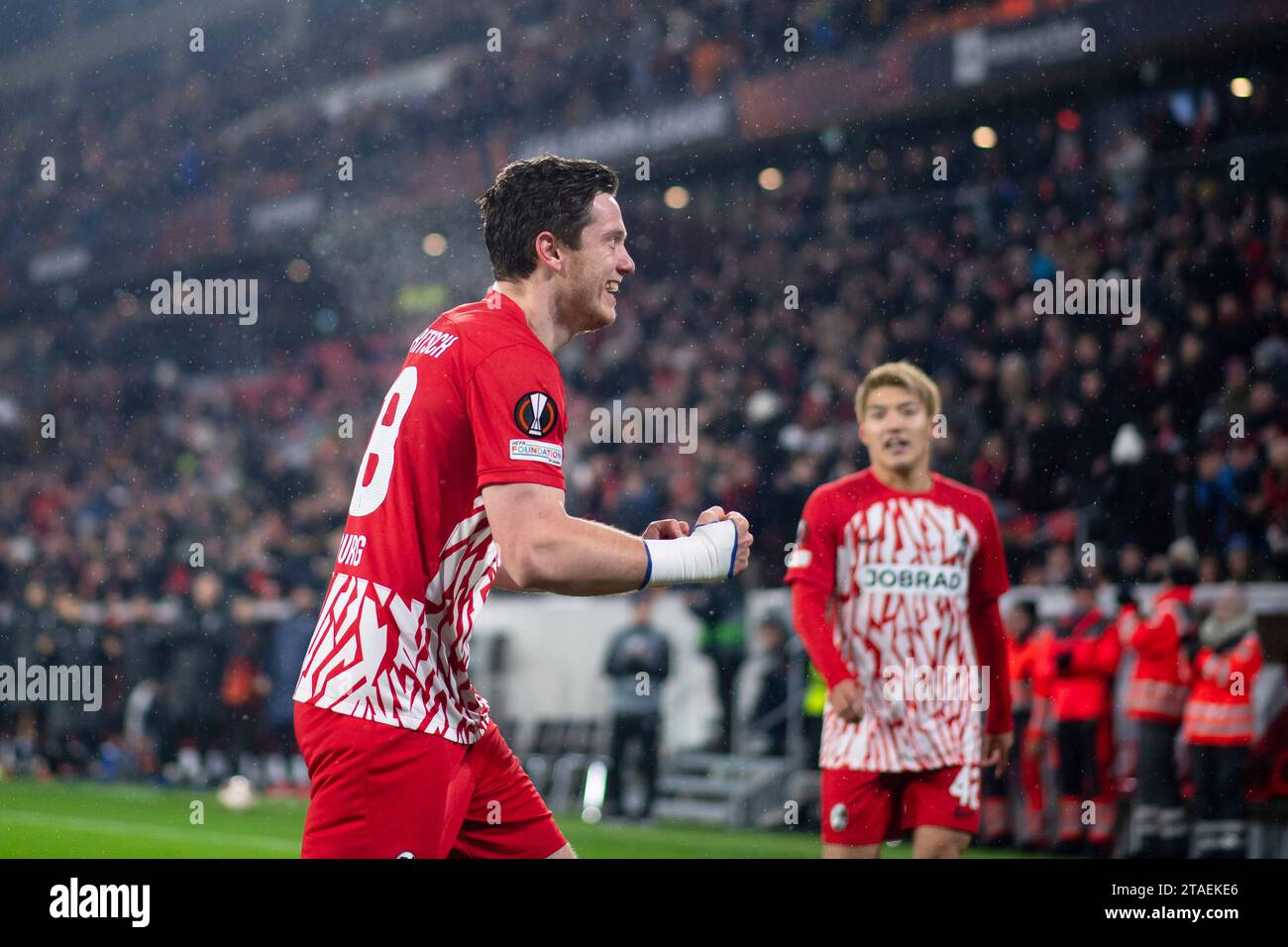Michael Gregoritsch (SC Freiburg, #38), Ritsu Doan (SC Freiburg, #42 ...