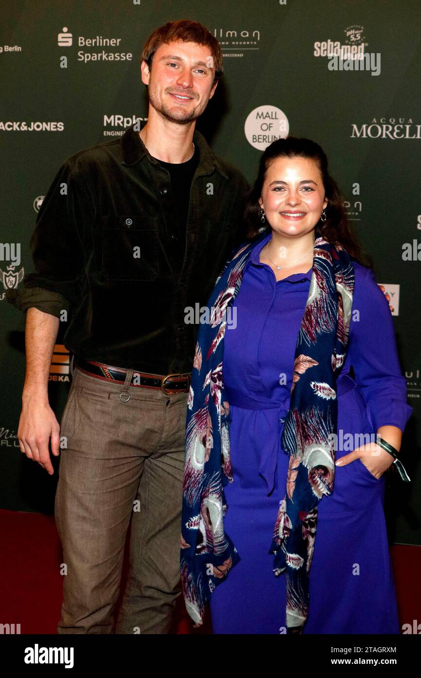 Frederic Brossier und Ronja Forcher bei der Strassenfeger Charity ...