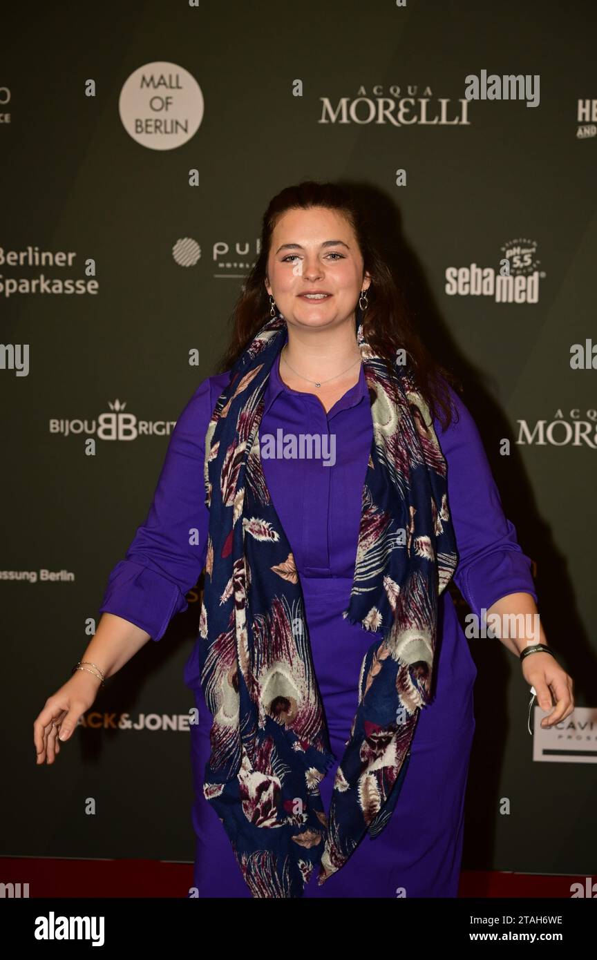 Ronja Forcher bei der Strassenfeger Charity Aktion 2023 von Maximilian ...