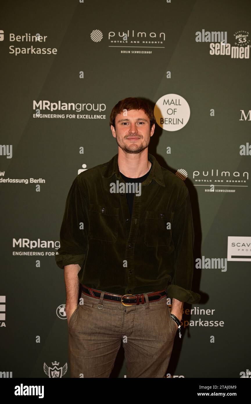 Frederic Brossier bei der Strassenfeger Charity Aktion 2023 von ...