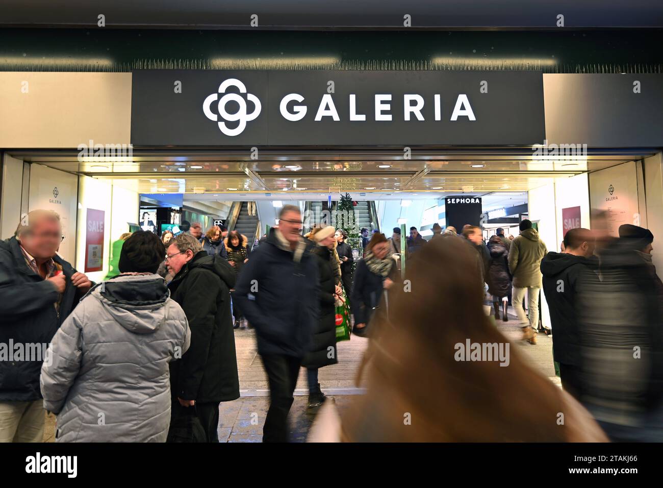 Themenbild Insolvenz der Signa-Holding neue Sorgen um Galeria. Galeria Karstadt nach Signa ...
