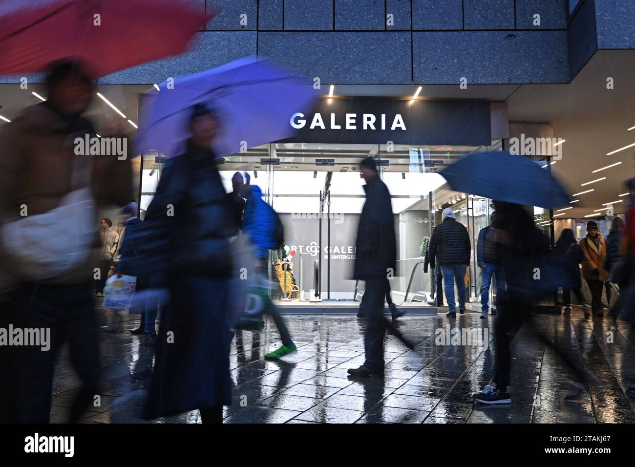 Themenbild Insolvenz der Signa-Holding neue Sorgen um Galeria. Galeria Karstadt nach Signa ...