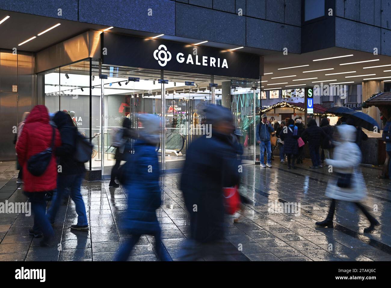 Themenbild Insolvenz der Signa-Holding neue Sorgen um Galeria. Galeria Karstadt nach Signa ...