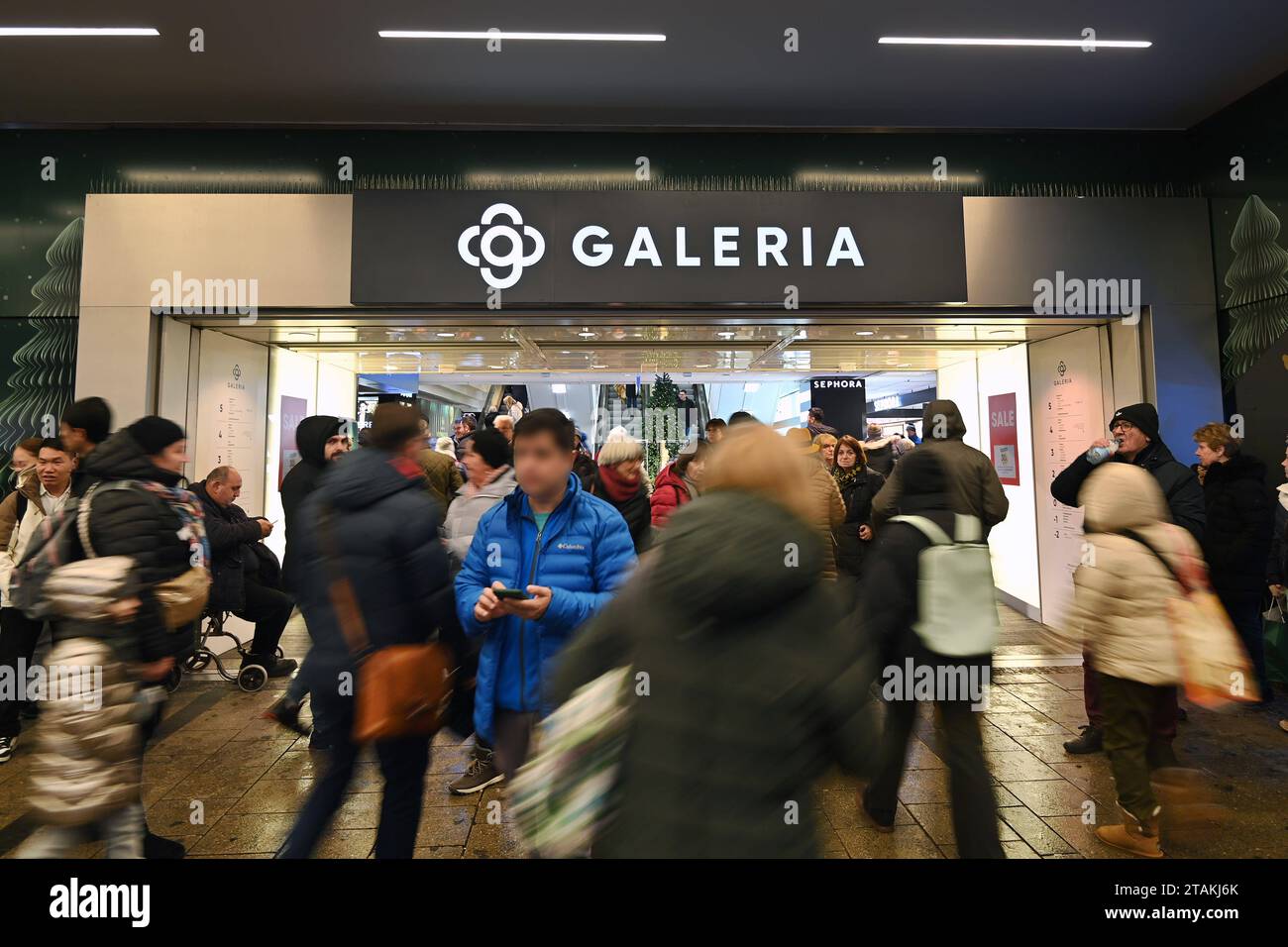 Themenbild Insolvenz der Signa-Holding neue Sorgen um Galeria. Galeria Karstadt nach Signa ...